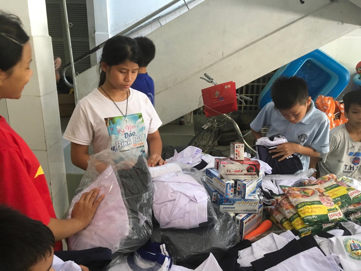 School Uniforms for the Sunflower Orphanage – Lovingkindness Vietnam