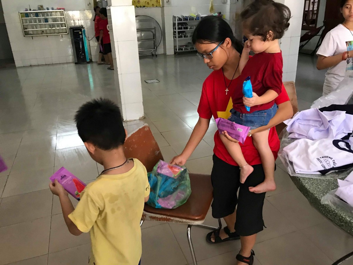 School Uniforms for the Sunflower Orphanage – Lovingkindness Vietnam