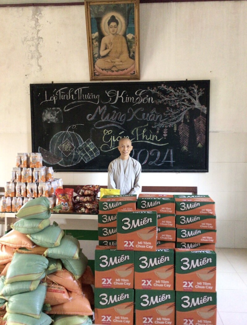 Lunar New Year Gifts for the Children at the Kim Son Charity School ...